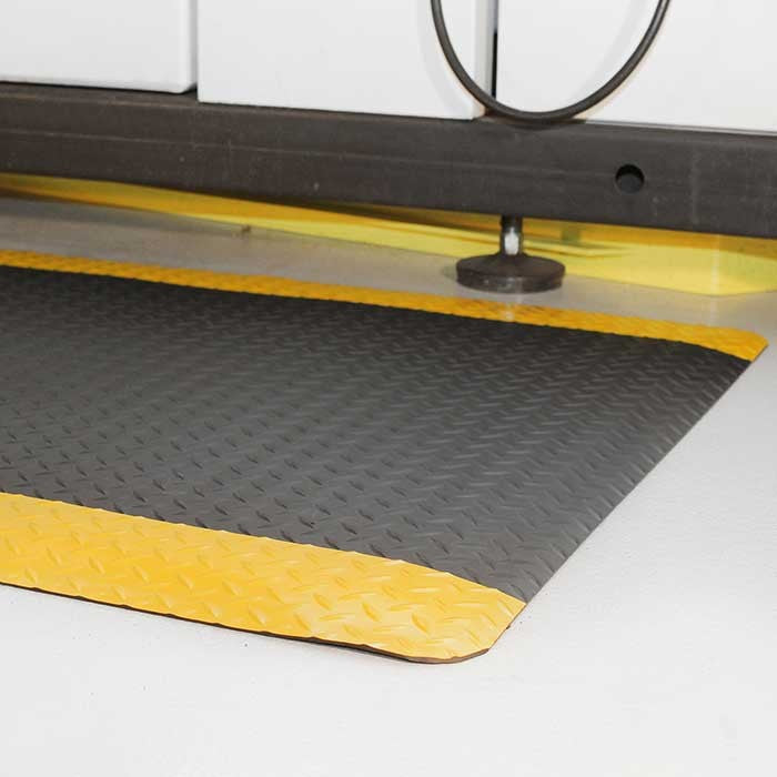 Durable Safety Deckplate Matting - Slip-Resistant Comfort